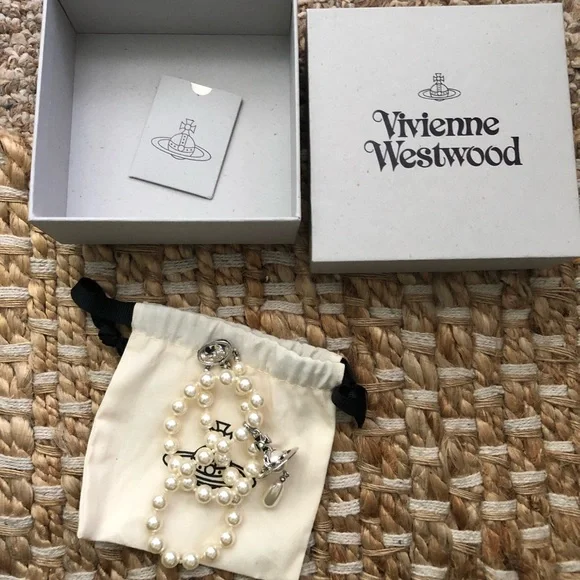 Vivienne Westwood one row pearl drop choker Vivienne Westwood one row pearl drop choker
